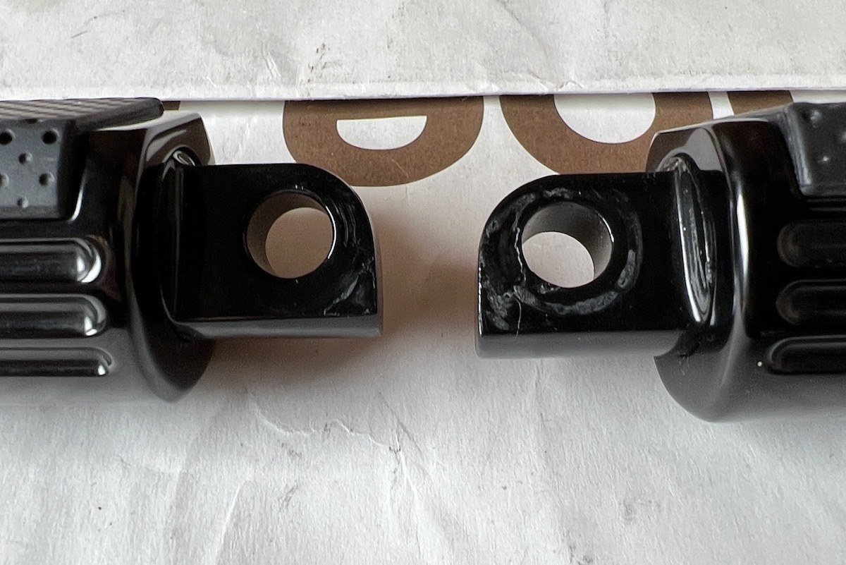 ハーレー CVOモデル限定 バー&シールドロゴ ディファイアンス フットペグ 50500678相当 harley davidson ...