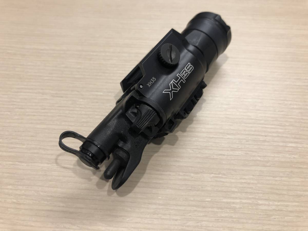 実物 surefire XH35 1000ルーメン XT07 XT00 SR07 リモートスイッチアッセンブリー付き シュアファイア X300 ...