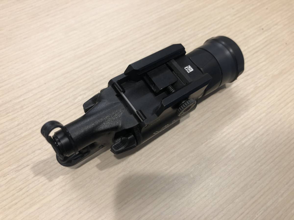 実物 surefire XH35 1000ルーメン XT07 XT00 SR07 リモートスイッチアッセンブリー付き シュアファイア X300 ...