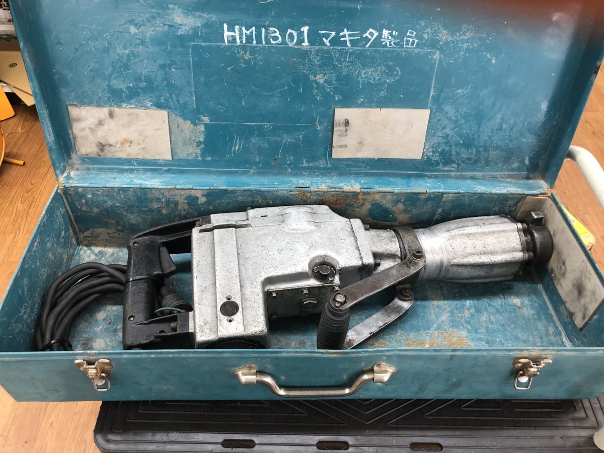 品 makita マキタ 電動ハンマ HM1301 電動ハンマー ハツリ機 チッパー コンクリートブレーカー ITM56KTWZEXS ① ...