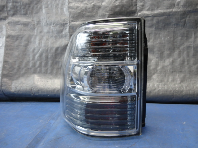 三菱パジェロ V93W 純正テールランプ左/ 8330A565(テールライト)｜売買されたオークション情報、yahooの商品情報をアーカイブ ...