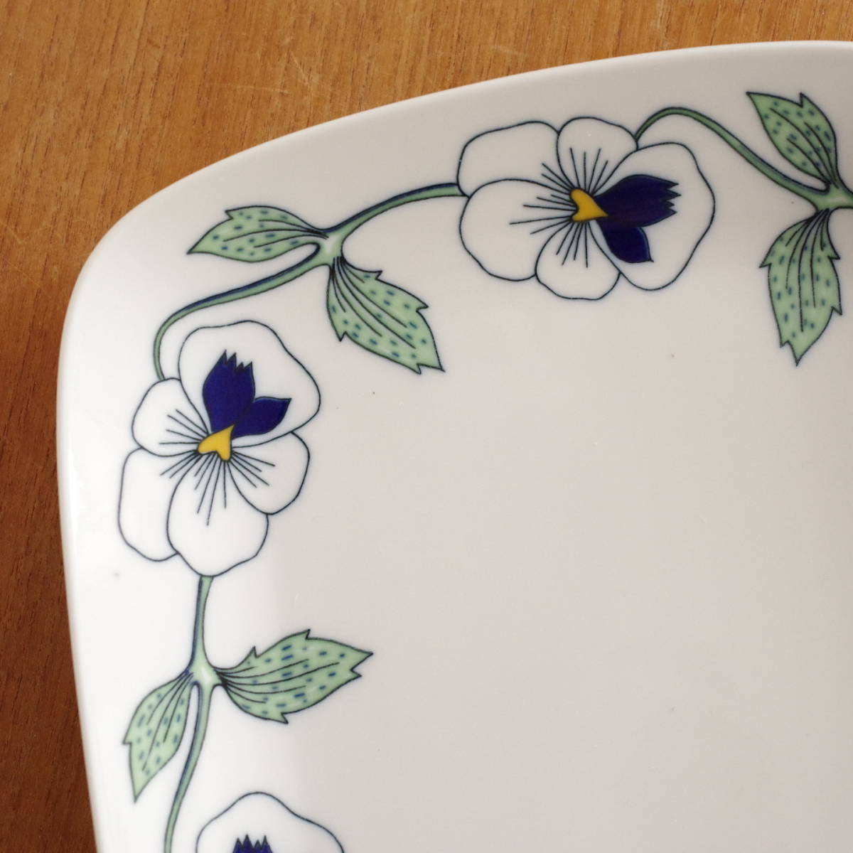 ビンテージ 角皿 プレート ロールストランド Sylvia シルビア Rorstrand 特大 プラター 02(アラビア)｜売買されたオークション情報、yahooの商品情報をアーカイブ公開 ...