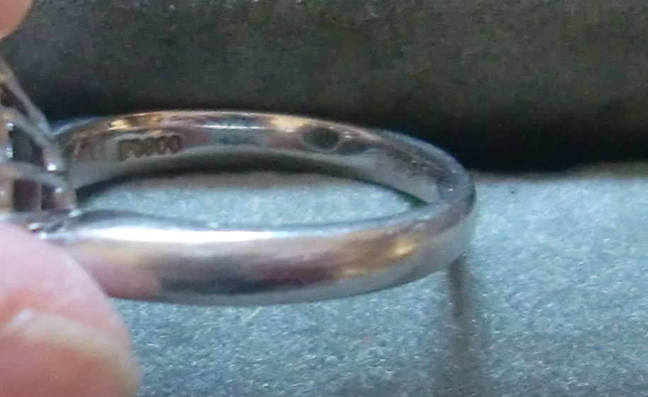 お 翡翠 ろうかん PT900 宝石鑑別書の形から ダイア取り巻きにオーダーリング(ヒスイ)｜売買されたオークション情報、yahooの商品情報をアーカイブ公開 - オークファン（aucfan.com）