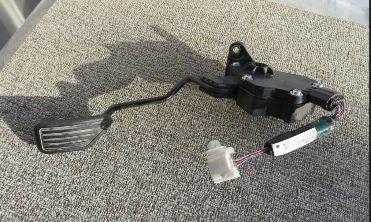 P-53 DAIHATSU ダイハツ ムーヴ DBA-LA100S アクセルペダル 82142-B2010 H24年(ダイハツ用)｜売買された ...