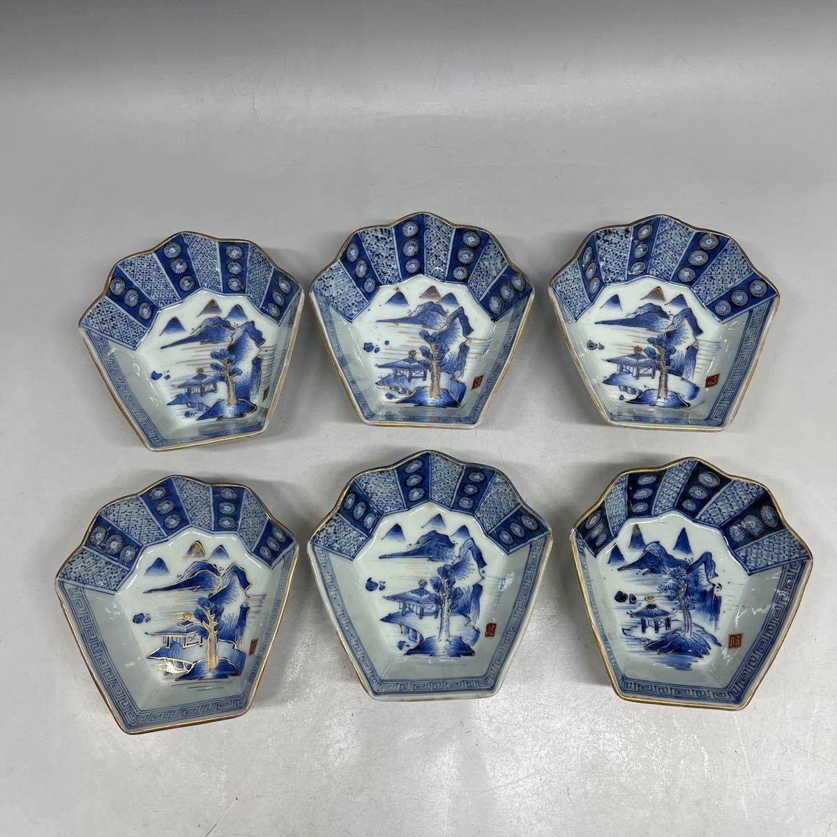 C282 明治期 古伊万里 伊万里 染付 金彩 山水風景図 扇子型 雷紋 小鉢 向付 六客(染付)｜売買されたオークション情報、yahooの商品情報をアーカイブ公開 - オークファン ...