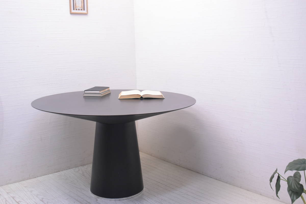 TFE1212_BoConcept/ボーコンセプト/ダイニングテーブル/AMARI/アマリ/円形/丸/木製/アクリル製テーブルマット付き ...