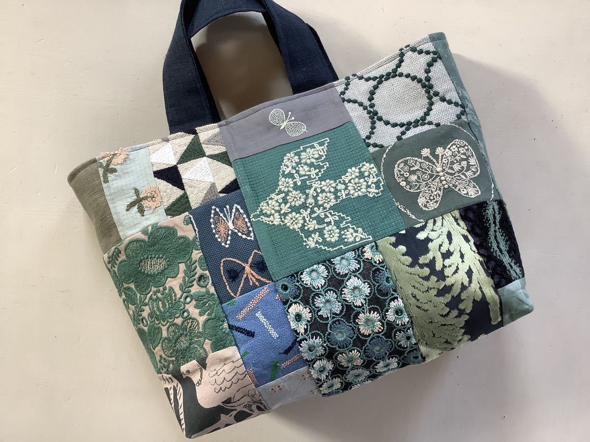 ハンドメイド ミナペルホネン ハギレとリネンのマルシェバック piha. odyssey. smile flower. light berry ...