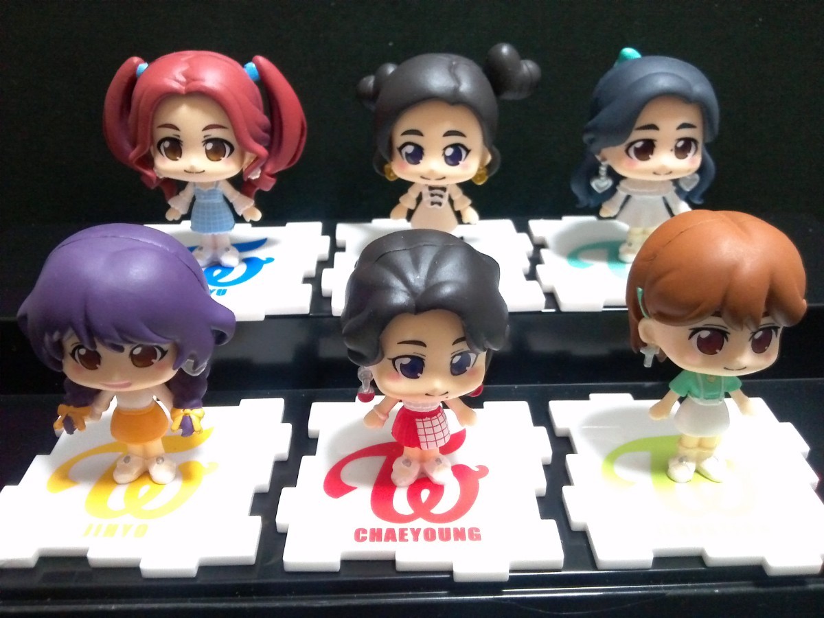 TWICE フィギュア 6人 TWICE 1st ARENA TOUR 2018 BDZ グッズ MINA.JIHYO.JEONGYEON ...