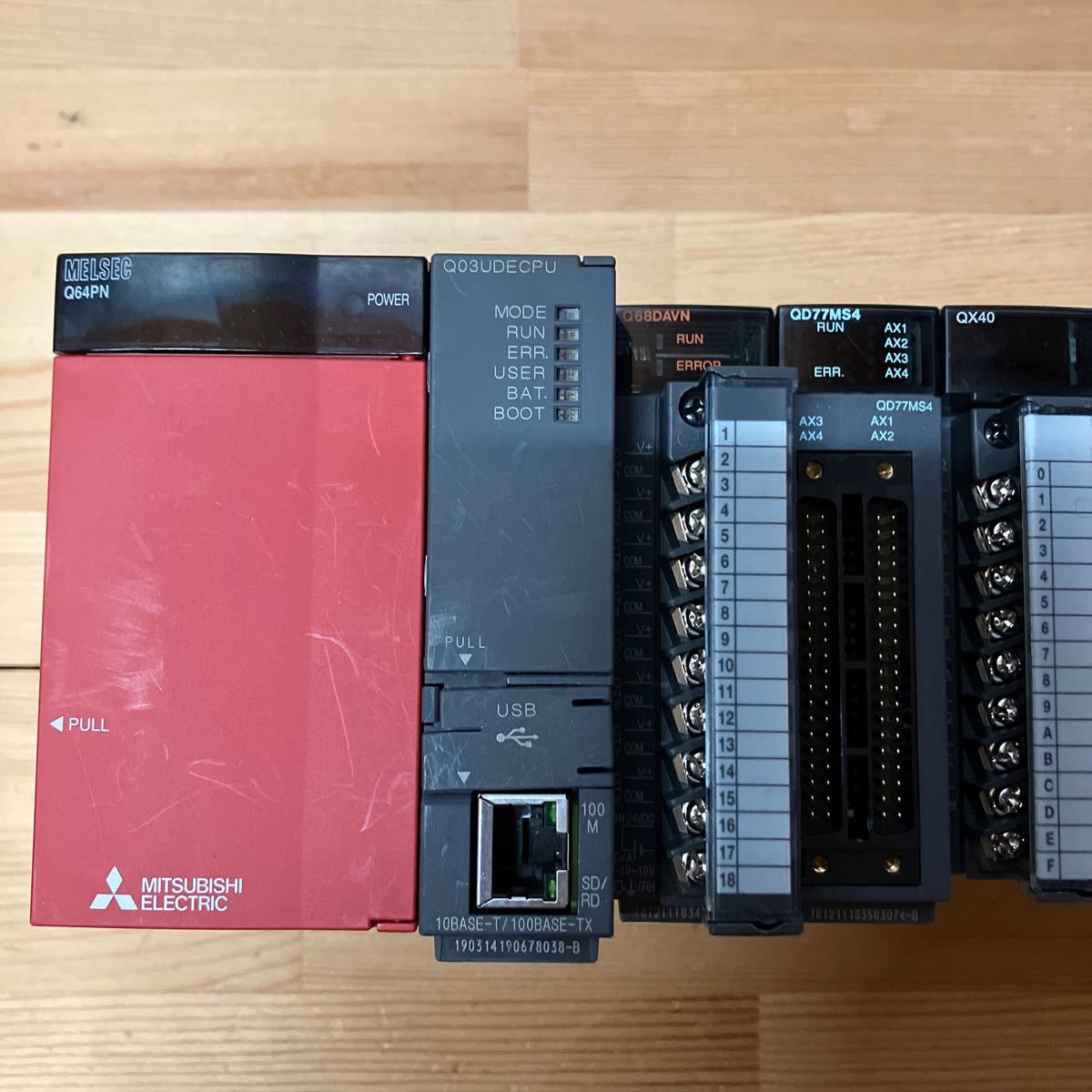 三菱 Q312B Q64PN Q03UDECPU Q68DAVN QD77MS4 QX40 QX41/3個 QX41 QX42 QY40P/2 ...