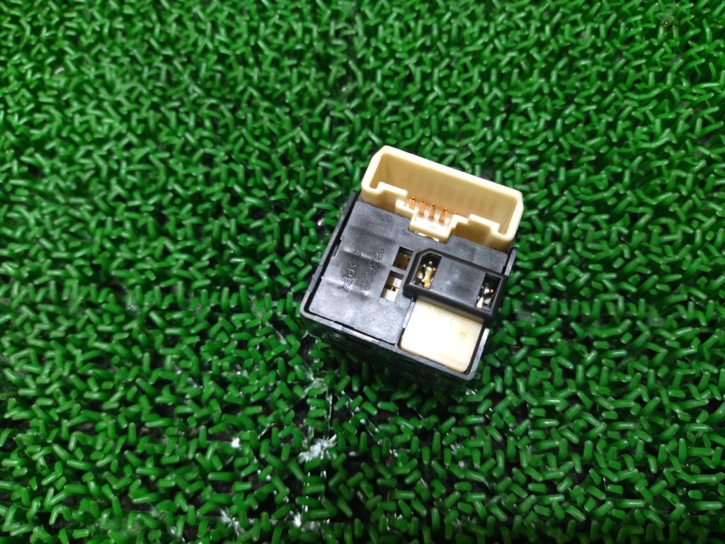 スバル ドアミラースイッチ インプレッサ LA-GG2 GD2 GD3 GDA GDB GE2 GE3 GE7 GG3GA GH3 GH7 GH8 GH #hyj NSP168720(スバル用 ...