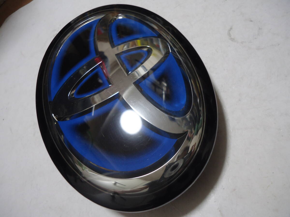 トヨタ 純正 エンブレム ミリ波レーダー ハイブリッド プリウス ZVW50 ZVW51 ZVW55 ZYX10 C-HR CHR 53141 ...