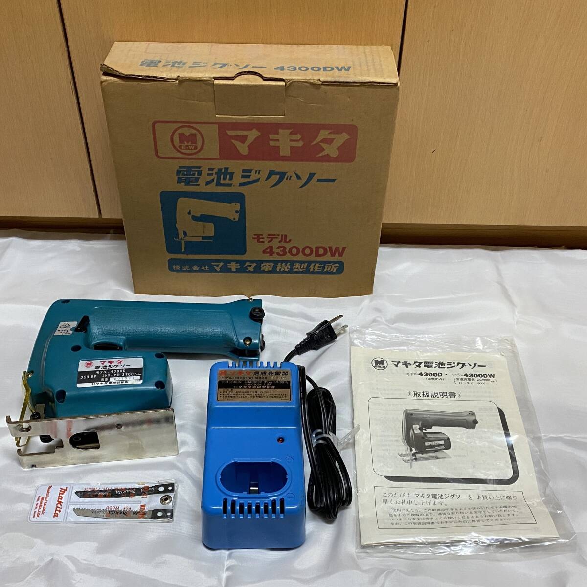 長期保管品 makita マキタ ジグソー 充電式 モデル:4300D 充電器 替刃付き(ジグソー、電気のこぎり)｜売買されたオークション情報 ...