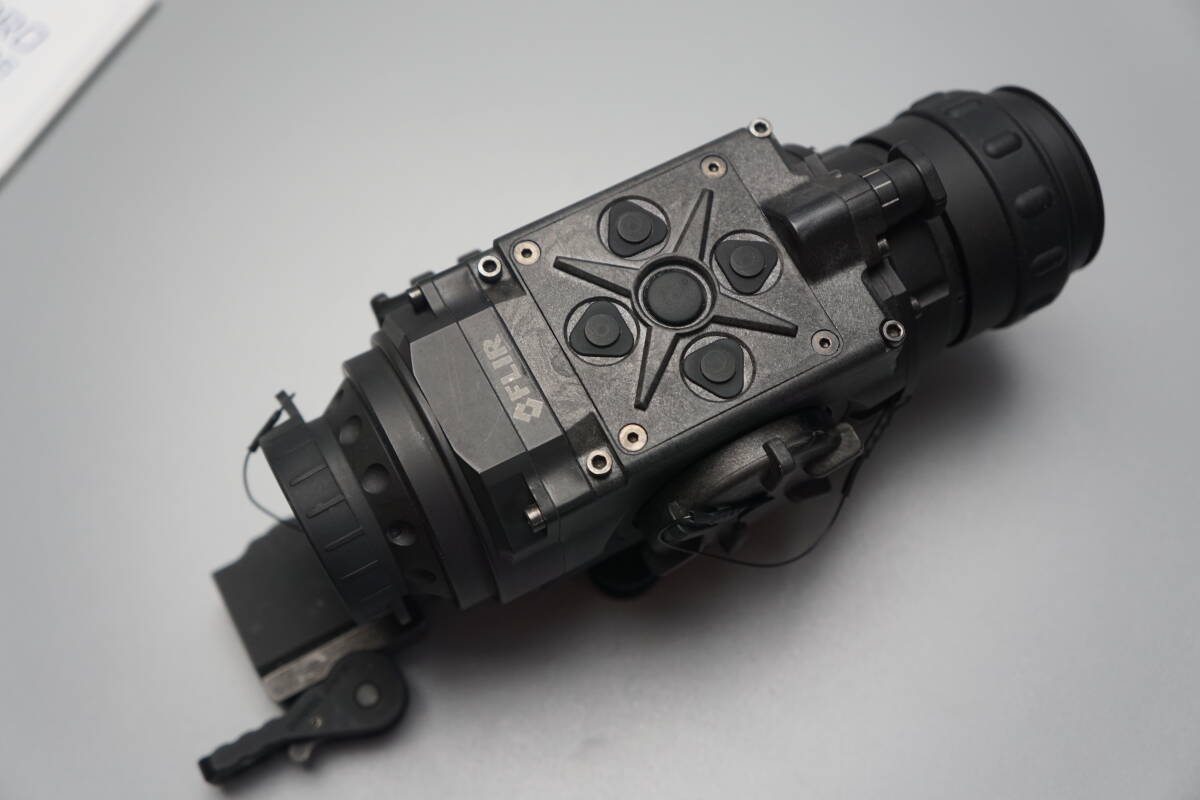 実物 FLIR PTS 233 320x256 60Hz 小型サーマル Titanium レバー BREACH Trijicon ...