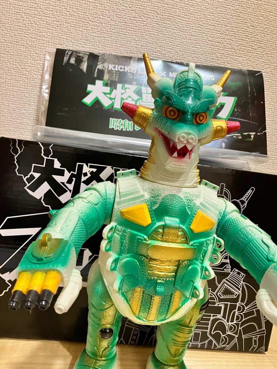 KICKS LAB. x MILKBOYTOYS 大怪獣ズック グリーン izumonster ZOLLMEN ソフビ mvh リアルヘッド itbear neoplayerone kenth ...