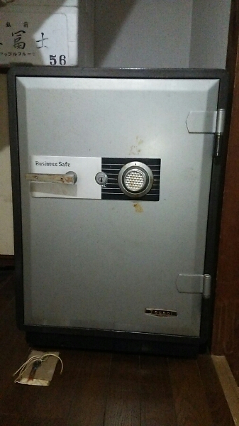 とても昭和な耐火金庫 TOCABI BUSINESS SAFE(金庫)｜売買されたオークション情報、yahooの商品情報をアーカイブ公開 ...