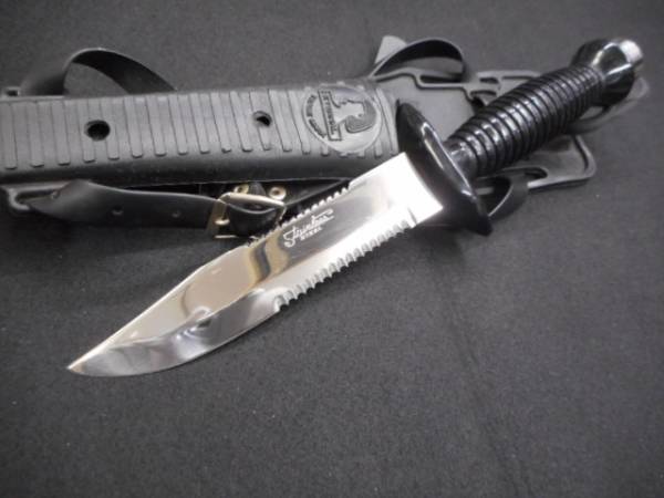 ナイフ DIVERS KNIFE ダイバー 上下にセレ有り 強いエンド(ナイフ)｜売買されたオークション情報、yahooの商品情報をアーカイブ公開 - オークファン（aucfan.com）