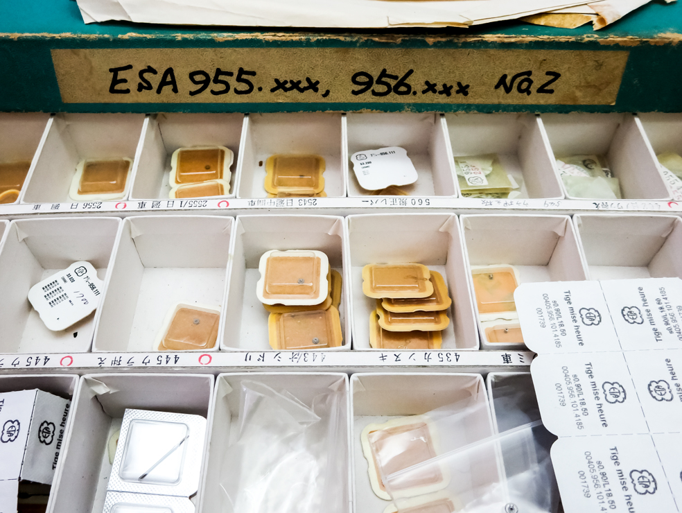 古い時計屋 大量 放出品 まとめ 腕時計 パーツ 部品 セット ESA P AS ETA 935 9362 940 945 955 956 7040 1677-1977 858 89 2641 ...