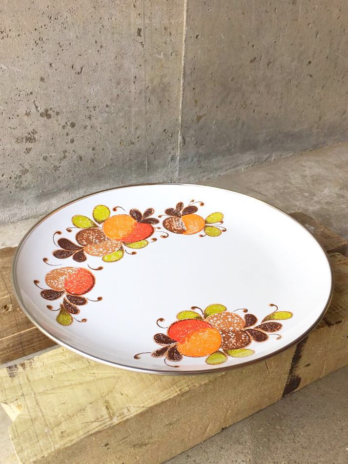 昭和レトロ EJIRY エジリー Viking ホーロー 琺瑯 丸型トレイ 大皿 オードブルフルーツ皿 レトロポップ キッチン用品 パーティー直径約36cm(缶)｜売買されたオークション情報 ...