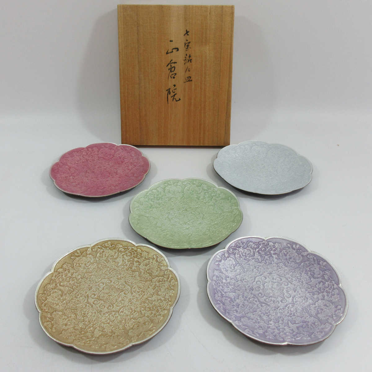 ボンクレール耀彩 七宝焼 正倉院文様 5色 銘々皿 5枚揃 共箱 e48(その他)｜売買されたオークション情報、yahooの商品情報をアーカイブ公開 - オークファン（aucfan.com）