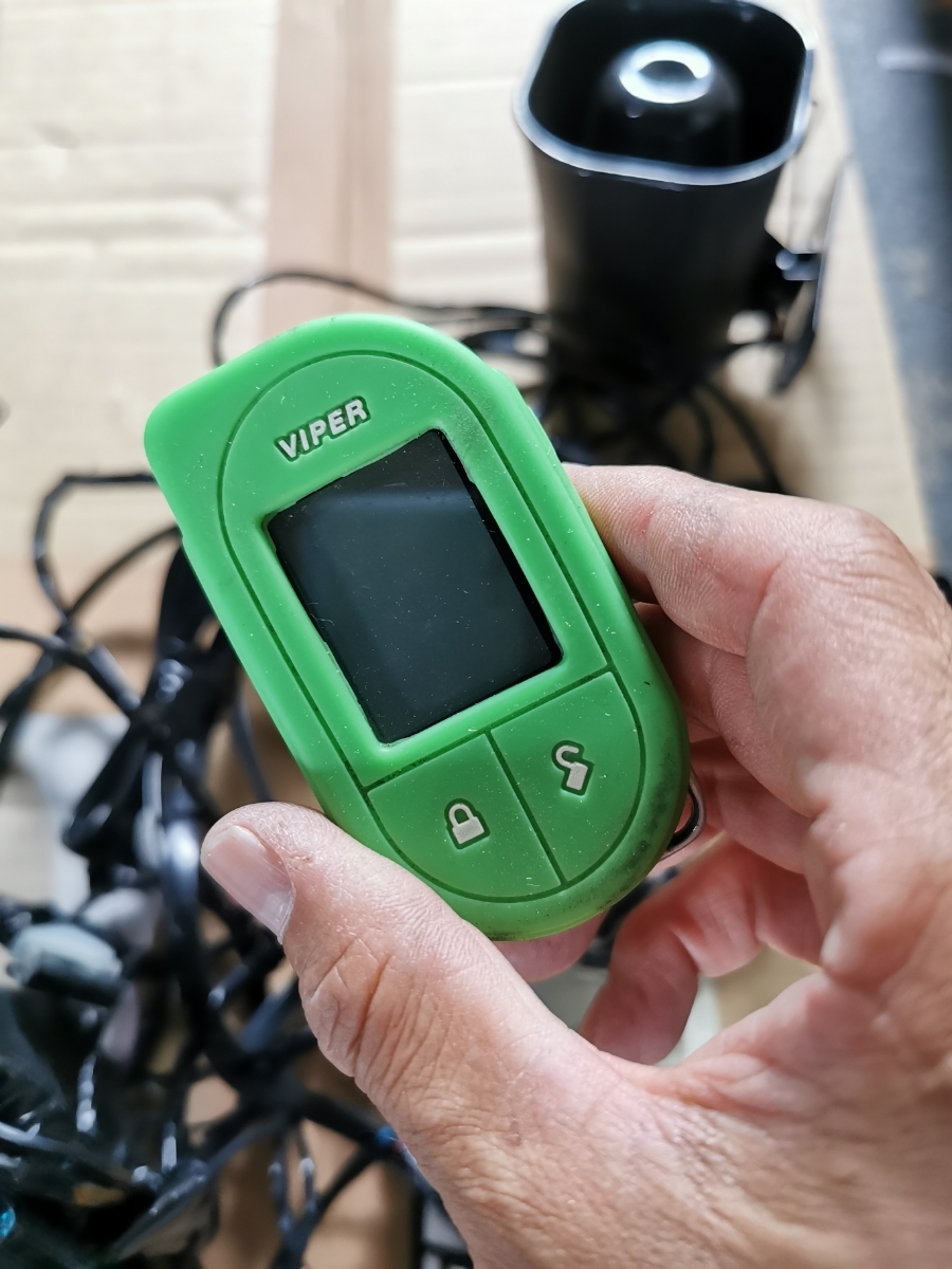 カーセキュリティ バイパー VIPER 5706V リモコンエンジンスターター(社外本体)｜売買されたオークション情報、yahooの商品情報を ...