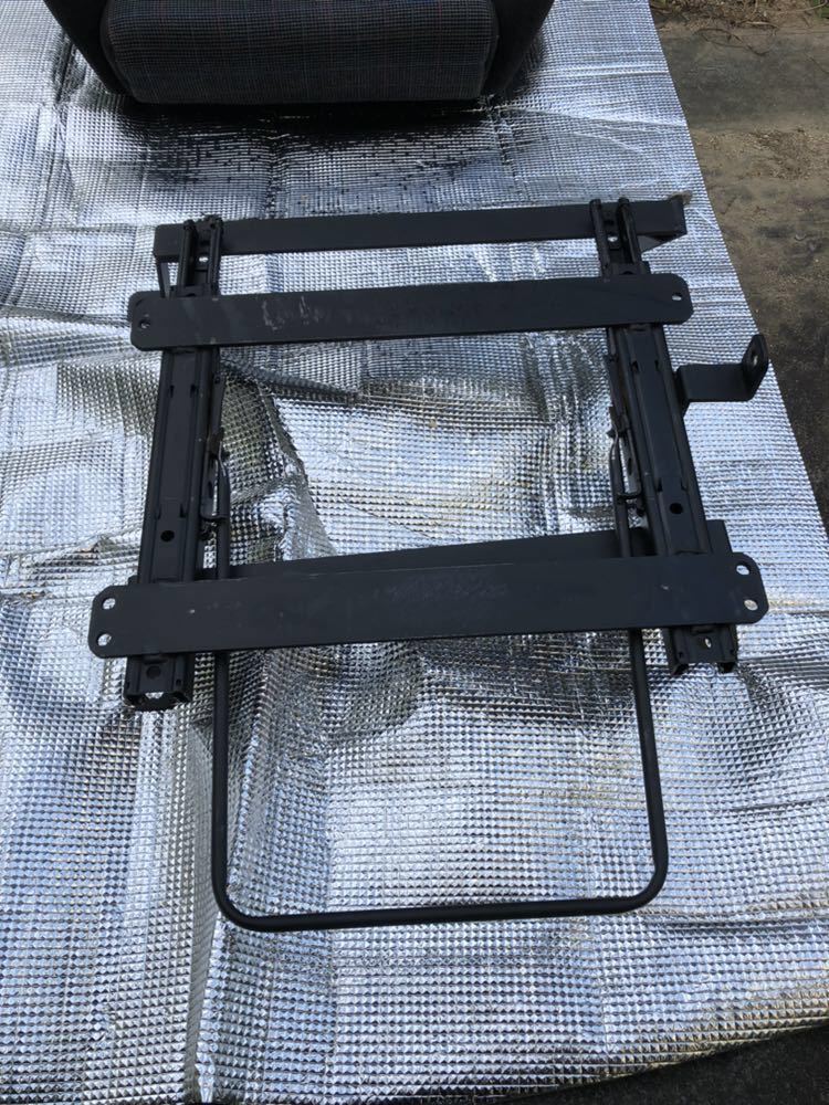 エッセ l235 運転席側シートレール(レール)｜売買されたオークション情報、yahooの商品情報をアーカイブ公開 - オークファン（aucfan.com）