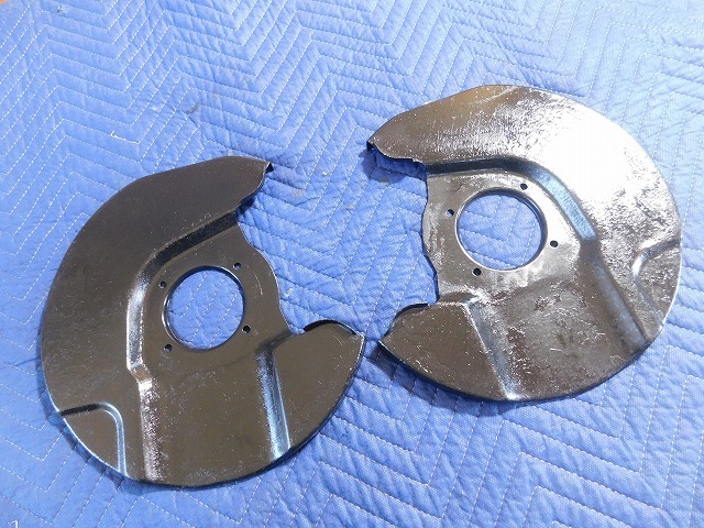 A4565 フェアレディ S30Z 後期 S31Z 純正 フロント バックプレート ダストプレート 左右 旧車(その他)｜売買された ...