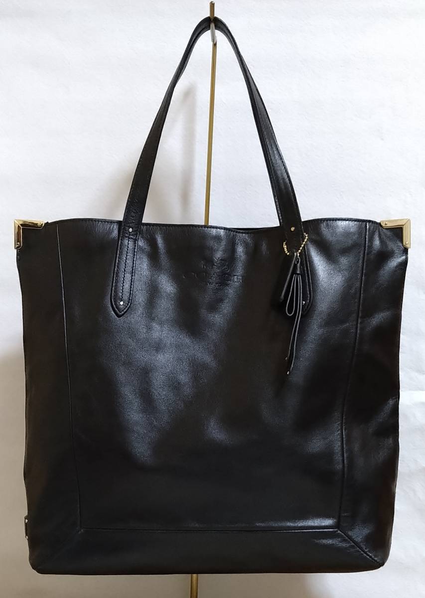 COACH コーチ トートバッグ A4/PC収納OK COACHロゴ型押し ブラック ユニセックス(トートバッグ)｜売買されたオークション情報、yahooの商品情報をアーカイブ公開 ...