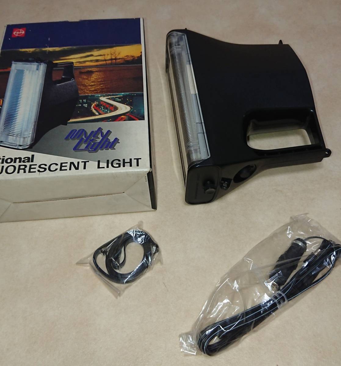 ナショナル ポータブル蛍光灯 マイティライト FI-0601C 昭和レトロ 共箱 コレクション 共箱(照明)｜売買されたオークション情報 ...