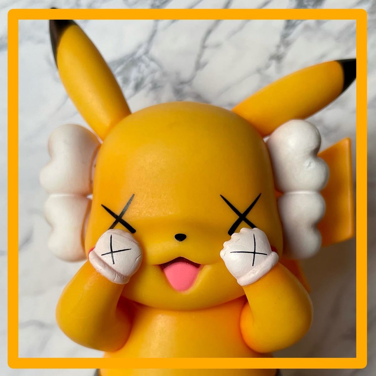 KAWS ピカチュウ コラボ フィギュア 黄色 海外限定 カウズ展 KAWS展 グッズ ポケモン 黄色 pokmon Pikachu / 切手 ...