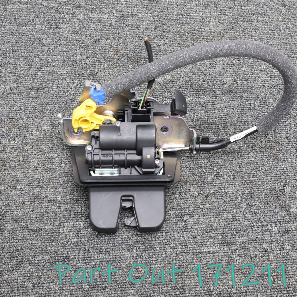 W-1 ベントレー ベンテイガ W12 リアゲートロック ラッチ 4M0827506D カイエン Q7 Q8 ウルス(その他)｜売買された ...