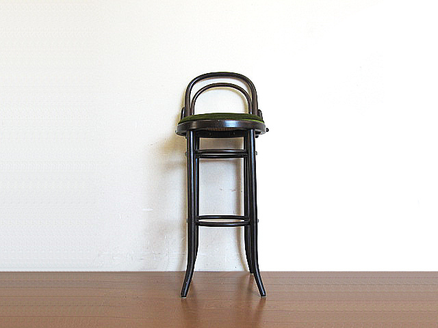 AIDEC取り扱い THONET/トーネット社 ヴィンテージベントウッドカウンターチェア バースツール/ハイチェア/曲木椅子(スツール)｜売買されたオークション情報、yahooの商品情報を ...