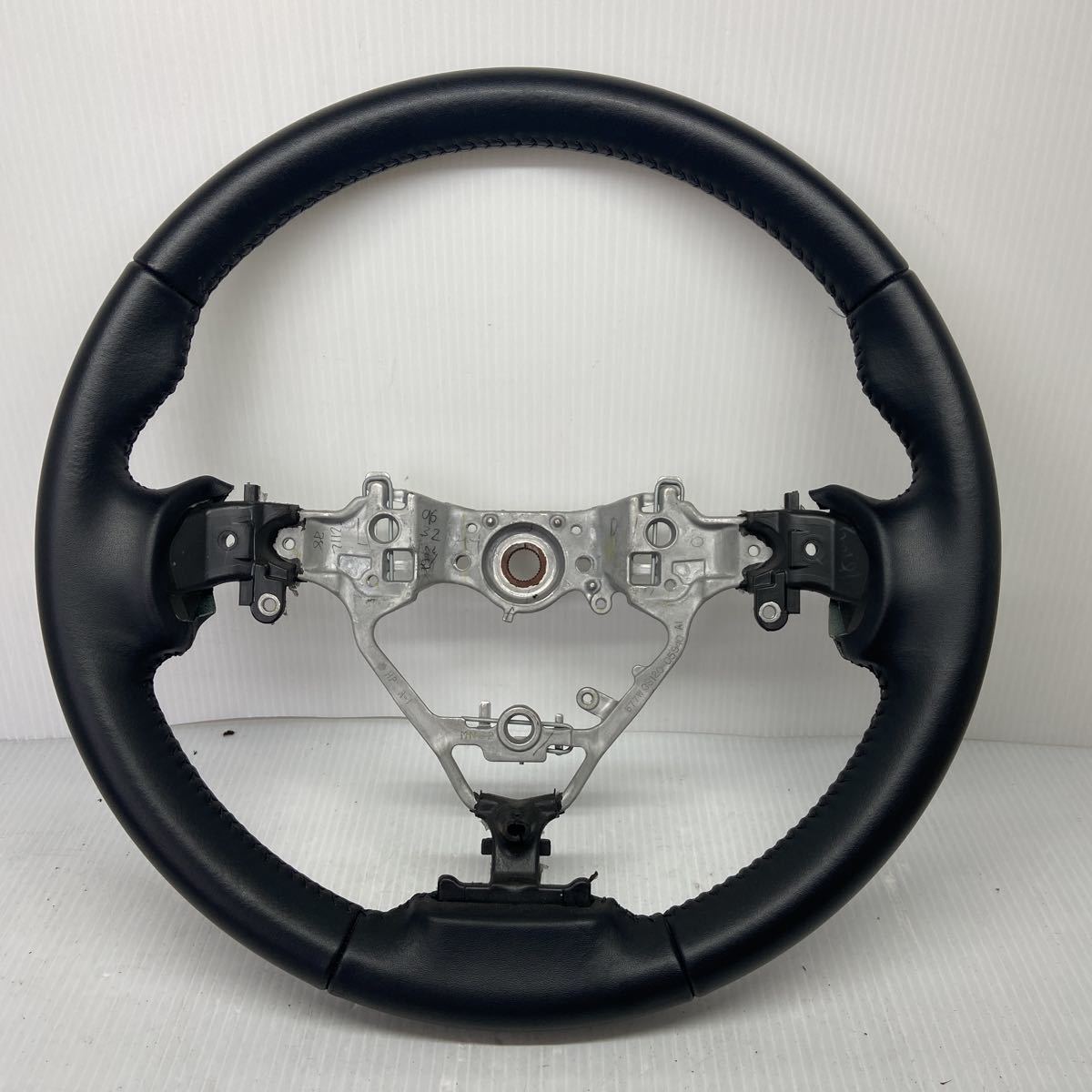 新車外 トヨタ純正 ZRR80 ZRR85 2WR80 ノア ヴォクシー エスクァイア 本革 ステアリング レザー ハンドル GS120-05940 レザー 60 ハリアー(ステアリング ...