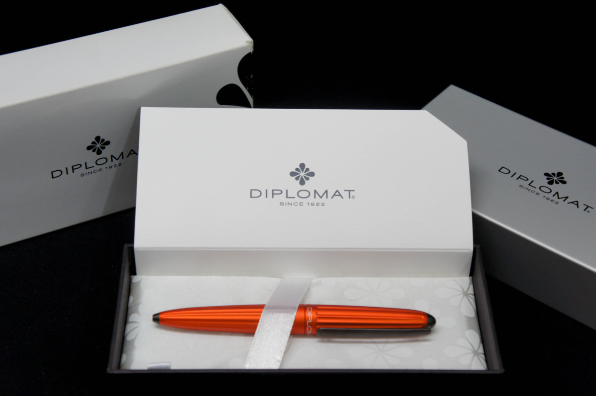 DIPLOMAT ディプロマット ボールペン アエロ マットオレンジ 色(ボールペン一般)｜売買されたオークション情報、yahooの商品情報をアーカイブ公開 - オークファン（aucfan.com）