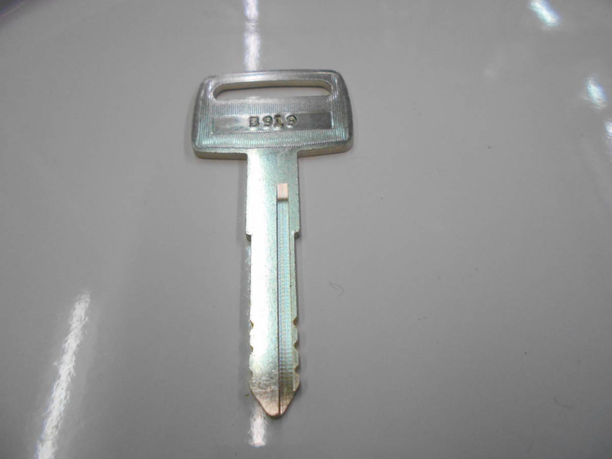 B919 KOMATSU コマツ コピーキー 小松 B919 ブルドーザー 建機 重機 バックホー WA40-6 PC228US-3EO ...