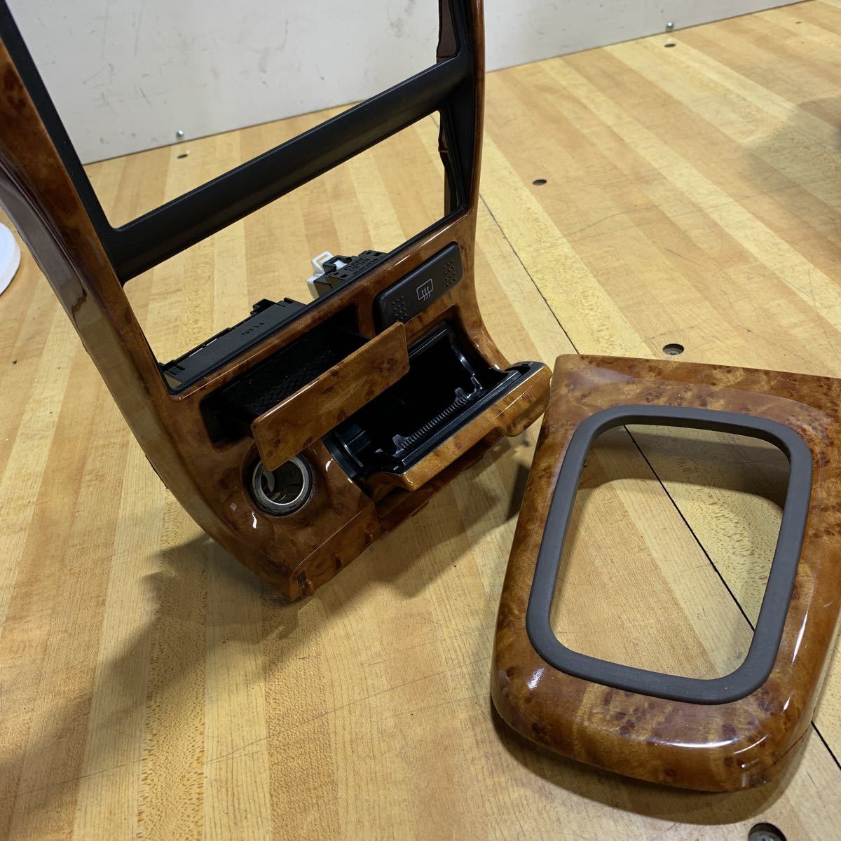 451907 日産 TA-FG10 ブルーバードシルフィ 木目調センターパネル シフトパネル ポケット 灰皿 96941 6N000(日産用 ...