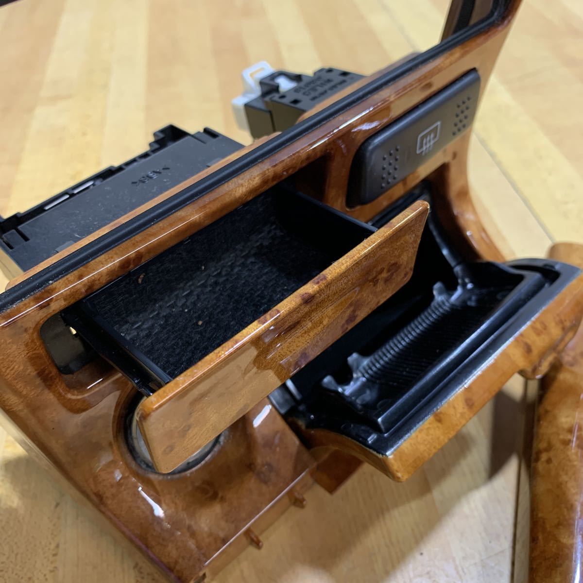 451907 日産 TA-FG10 ブルーバードシルフィ 木目調センターパネル シフトパネル ポケット 灰皿 96941 6N000(日産用 ...