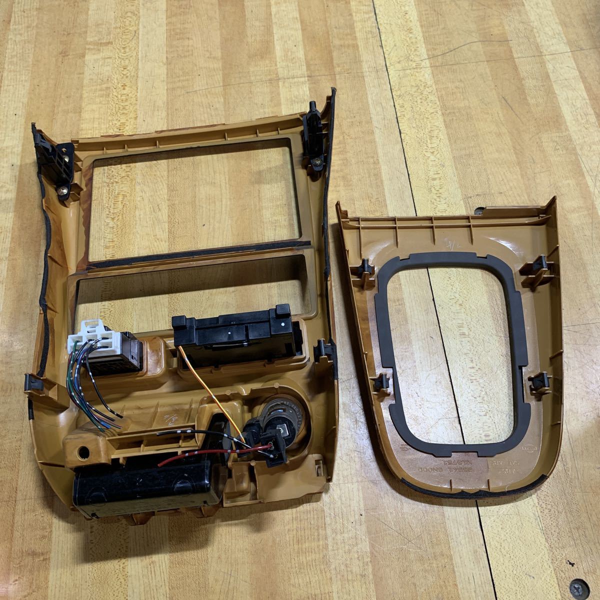 451907 日産 TA-FG10 ブルーバードシルフィ 木目調センターパネル シフトパネル ポケット 灰皿 96941 6N000(日産用 ...