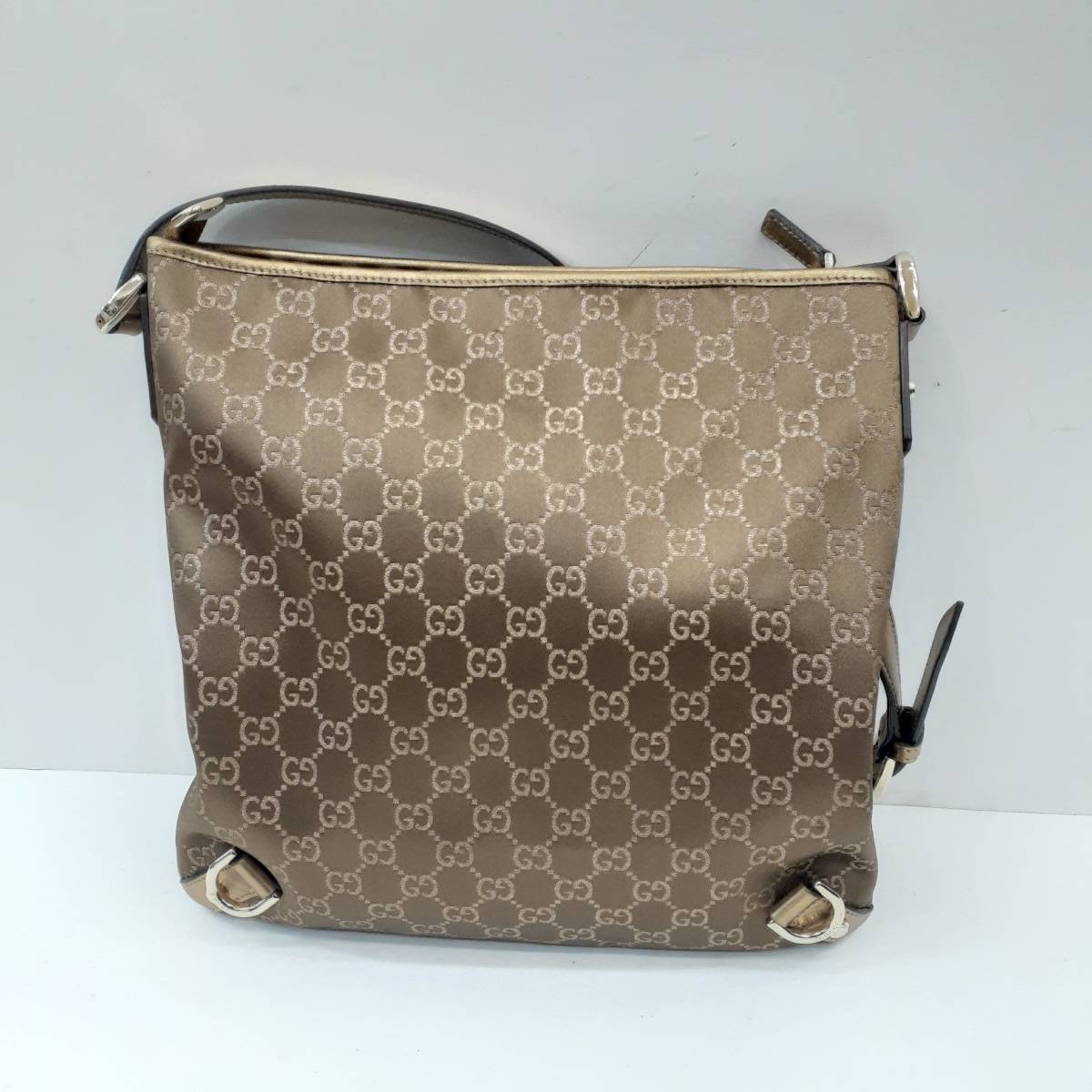 GUCCI グッチ 131326 GG柄 アビーライン ショルダーバッグ ナイロン ゴールド 斜め掛け メンズ レディース(かばん、バッグ)｜売買されたオークション情報、yahooの商品情報を ...