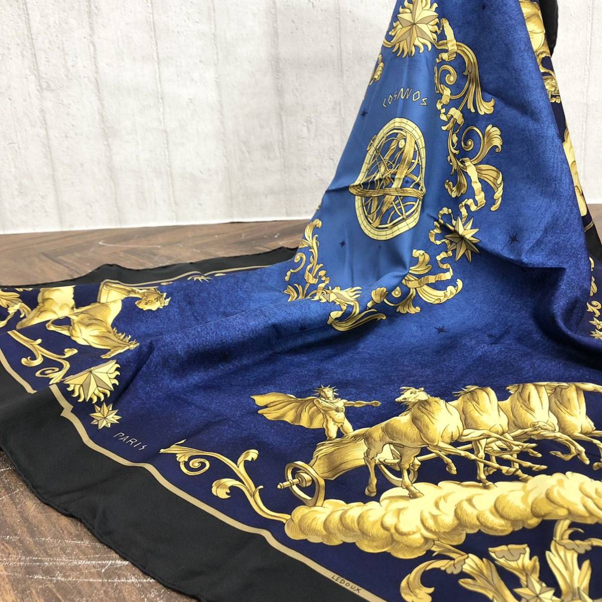 HERMES エルメス カレ 90 COSMOS コスモス シルク100% 大判 スカーフ 宇宙観 馬柄 菊NS(スカーフ)｜売買されたオークション情報、yahooの商品情報をアーカイブ公開 ...