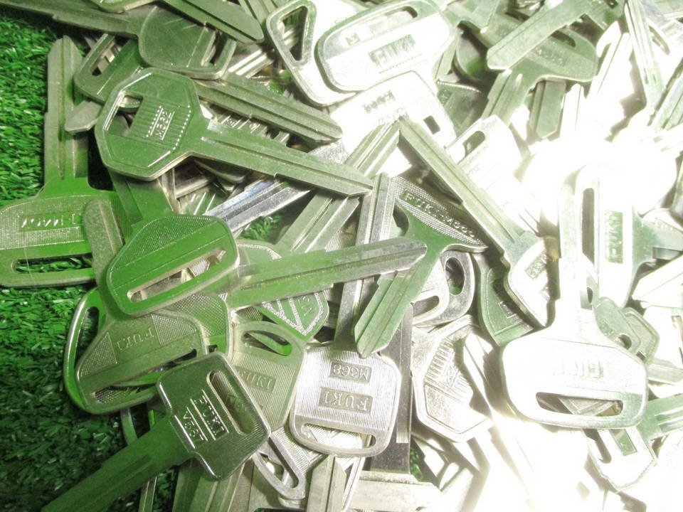 ペ清c219 FUKI/GSS/TLH他 ブランクキー キーブランク各種 M 車 M344 M432 V964 M344G M369 M407 M417 M367 M388 M354等 大量 ...