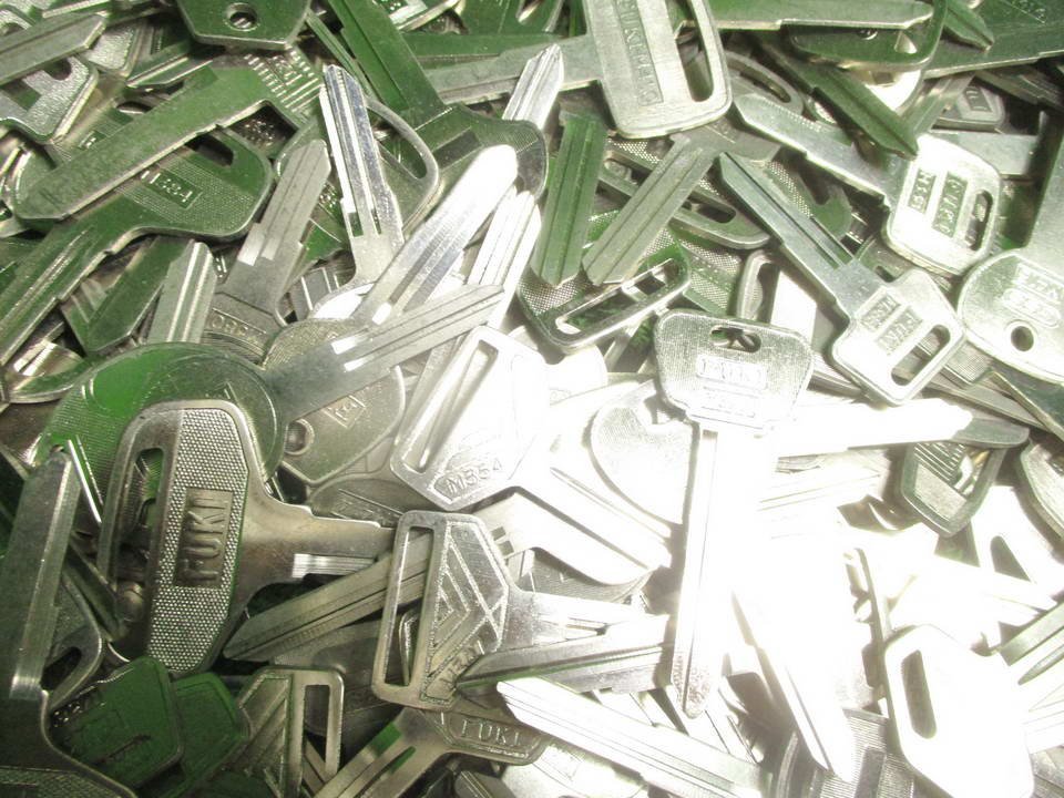 ペ清c219 FUKI/GSS/TLH他 ブランクキー キーブランク各種 M 車 M344 M432 V964 M344G M369 M407 M417 M367 M388 M354等 大量 ...