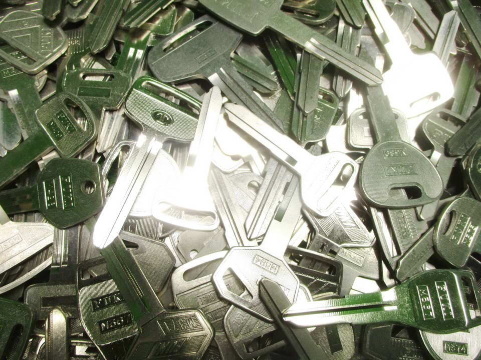 ペ清c219 FUKI/GSS/TLH他 ブランクキー キーブランク各種 M 車 M344 M432 V964 M344G M369 M407 M417 M367 M388 M354等 大量 ...