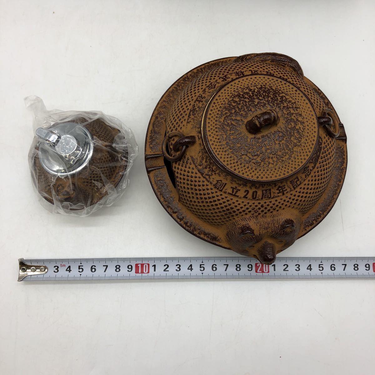 1091A 南部鉄器 たぬき 親子 記念品 灰皿 ビンテージ 狸 タヌキ 本場 盛岡 たばこセット 親子たぬき 鑑賞 ライター たばこ 可愛い ...