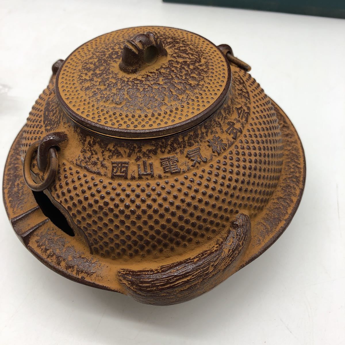 1091A 南部鉄器 たぬき 親子 記念品 灰皿 ビンテージ 狸 タヌキ 本場 盛岡 たばこセット 親子たぬき 鑑賞 ライター たばこ 可愛い ...