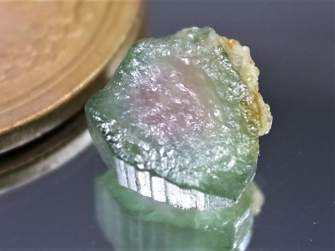 2.11ct 天然バイカラー ピンク＆グリーン トルマリン原石 ブラジル産(トルマリン)｜売買されたオークション情報、yahooの商品情報をアーカイブ公開 - オークファン（aucfan.com）