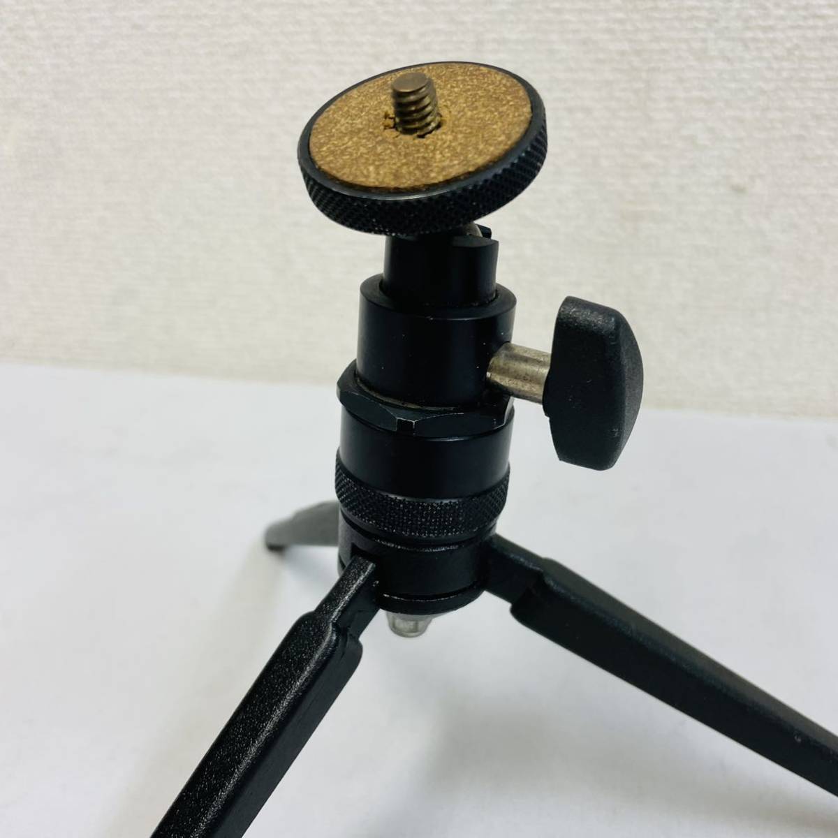 Manfrotto マンフロット 210B/7840 テーブルポッド 小型三脚 made in italy NN5556(三脚)｜売買されたオークション情報、yahooの商品情報をアーカイブ ...