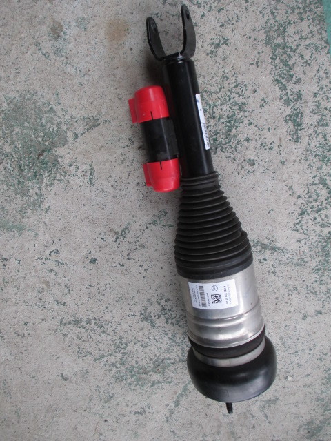 AW652 ベンツ W205 Cクラス エアサス フロント 右 A2053200525 A2053206600(ショックアブソーバー)｜売買さ ...