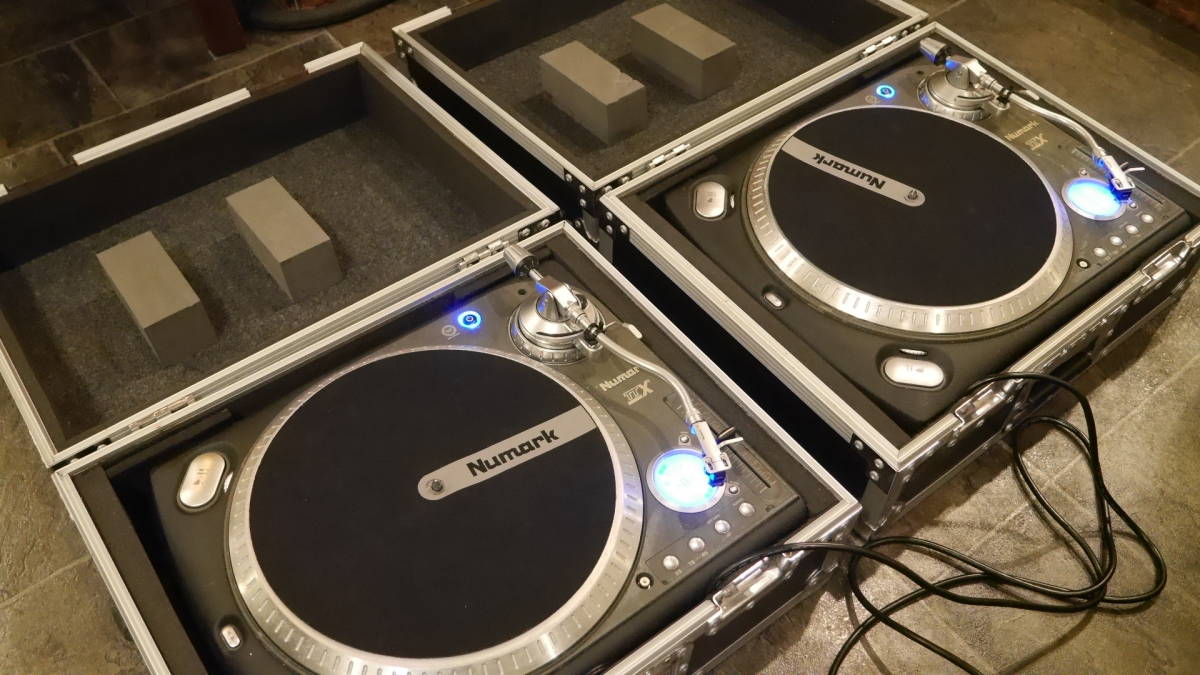 Numark TTX1 / ターンテーブル 二台 ケース 付き(ターンテーブル)｜売買されたオークション情報、yahooの商品情報をアーカイブ ...