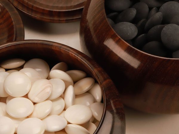 流 囲碁道具 本榧 碁盤 本蛤那智黒碁石30号 碁笥付 箱付 KJ560(囲碁)｜売買されたオークション情報、yahooの商品情報をアーカイブ ...