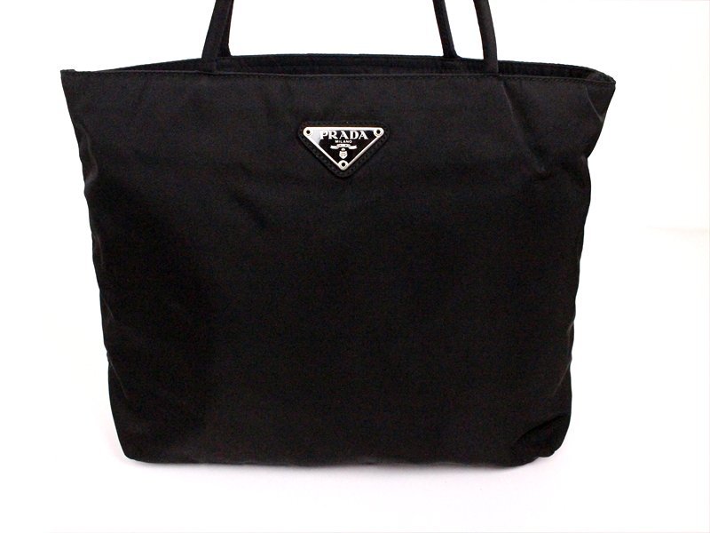 PRADA プラダ トートバッグ ブラック×シルバー金具 ナイロン テスート 三角ロゴ レディース メンズ(トートバッグ)｜売買されたオークション情報、yahooの商品情報をアーカイブ公開 ...